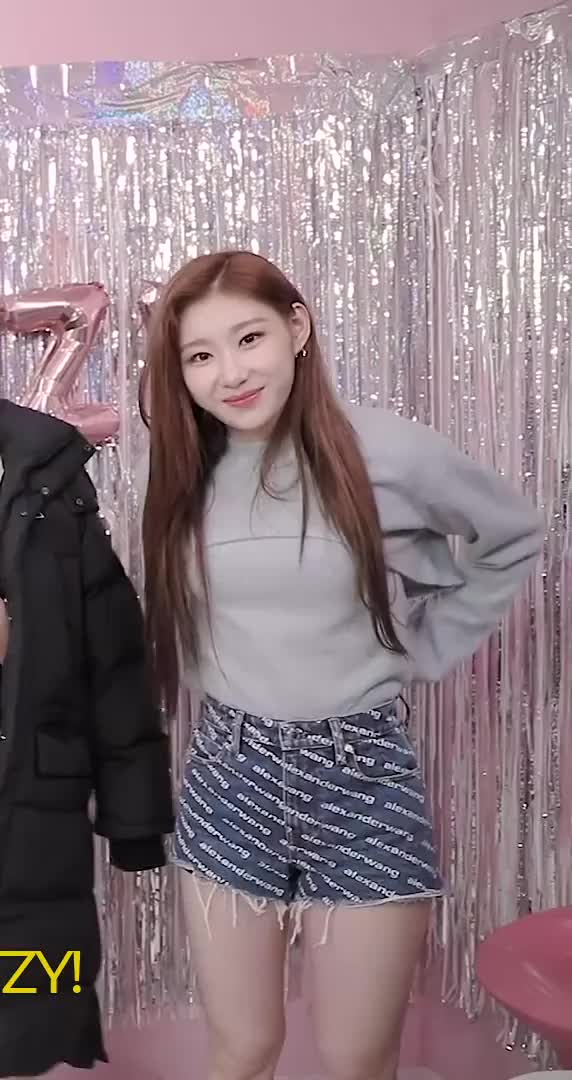 ITZY - Chaeryeong | Scrolller