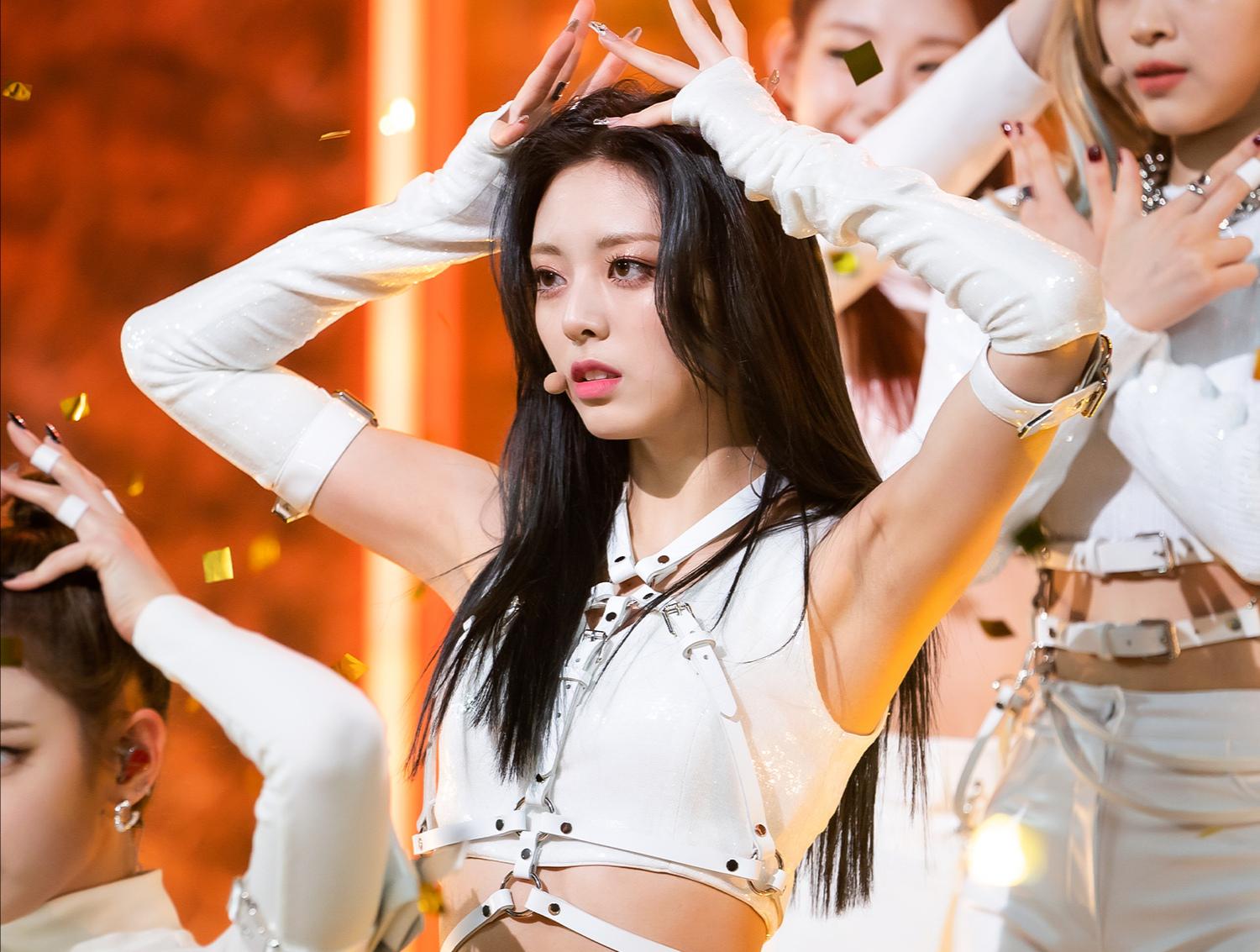 Itzy - Yuna | Scrolller