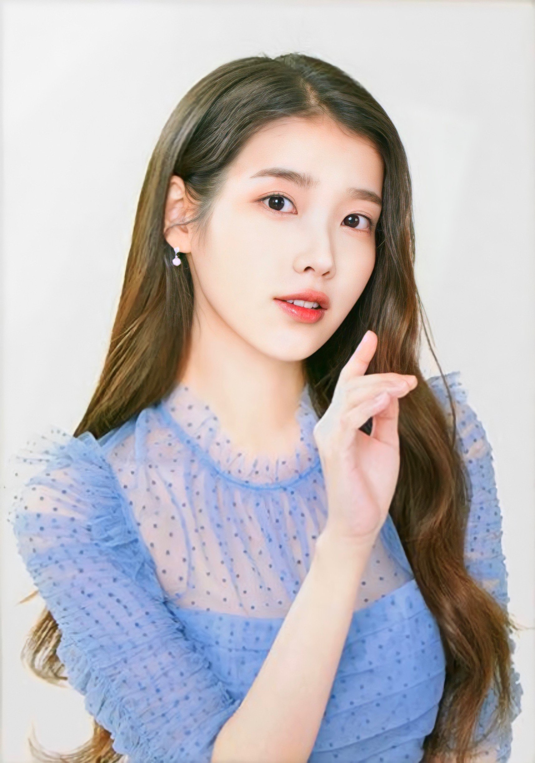 IU | Scrolller