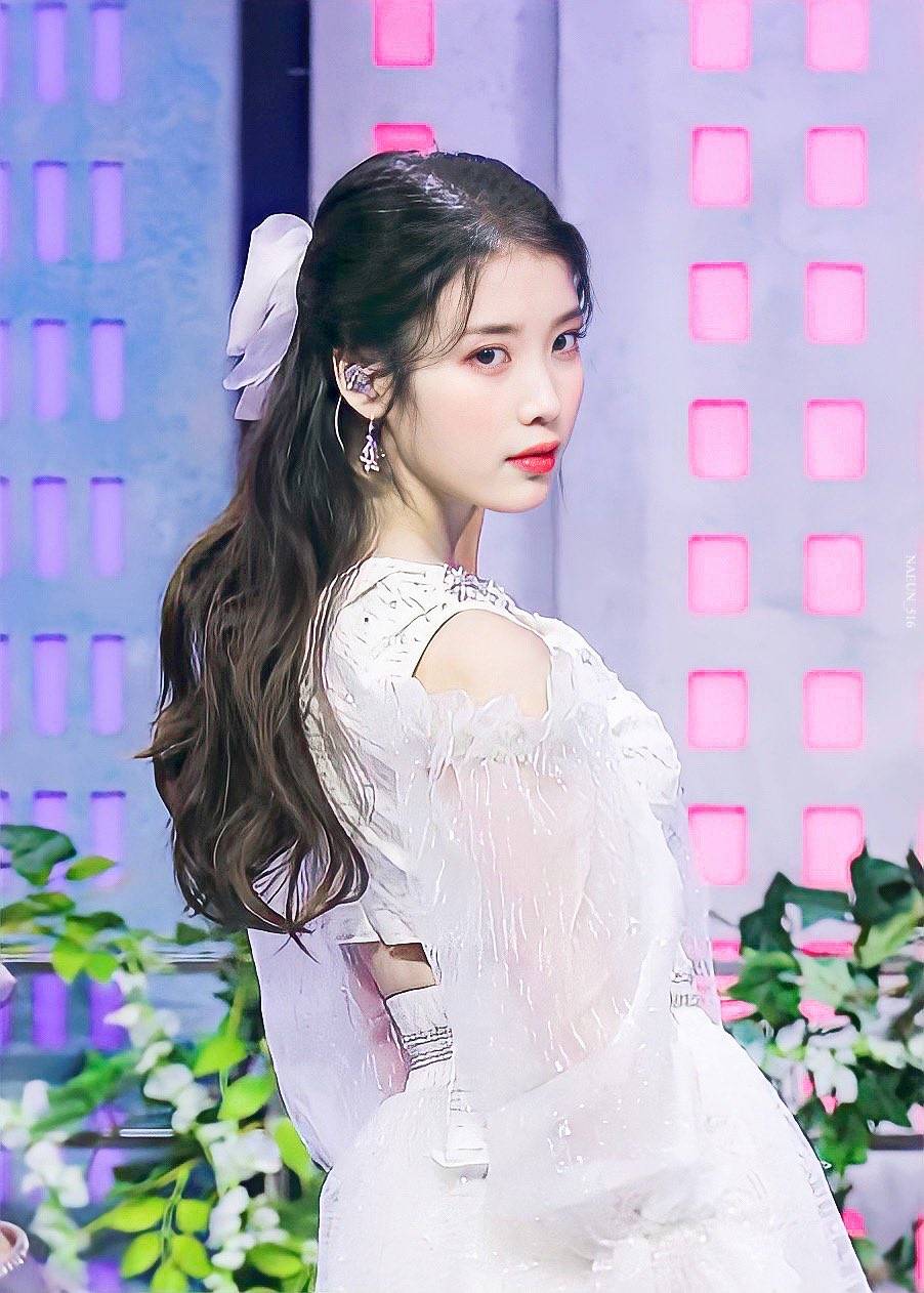 IU | Scrolller