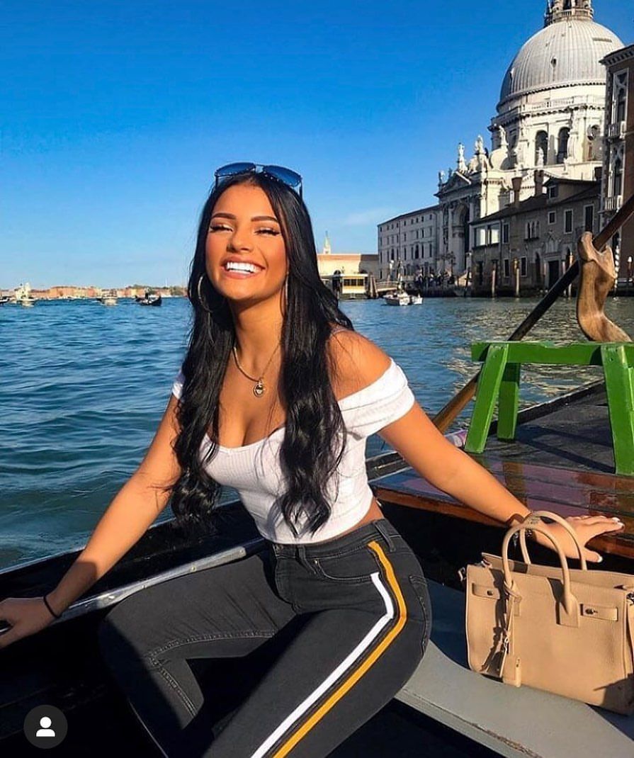 Ivana Santacruz 🔥 | Scrolller