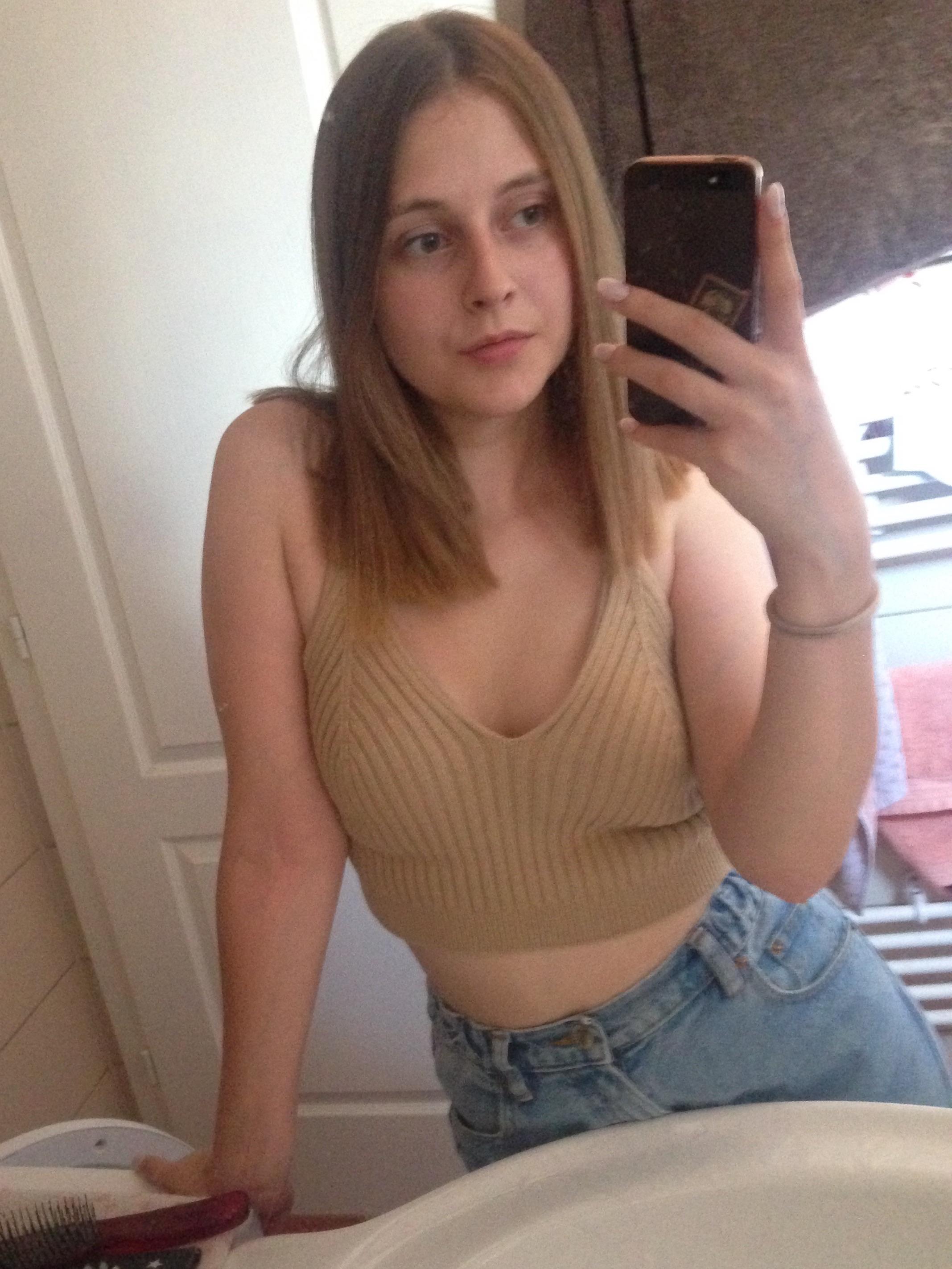 old selfie but ok 24f | Scrolller