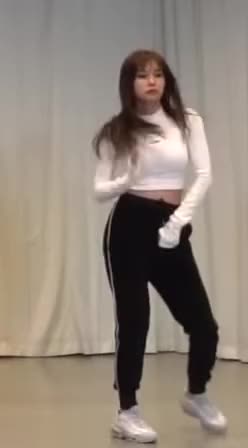 IZONE - Hyewon | Scrolller