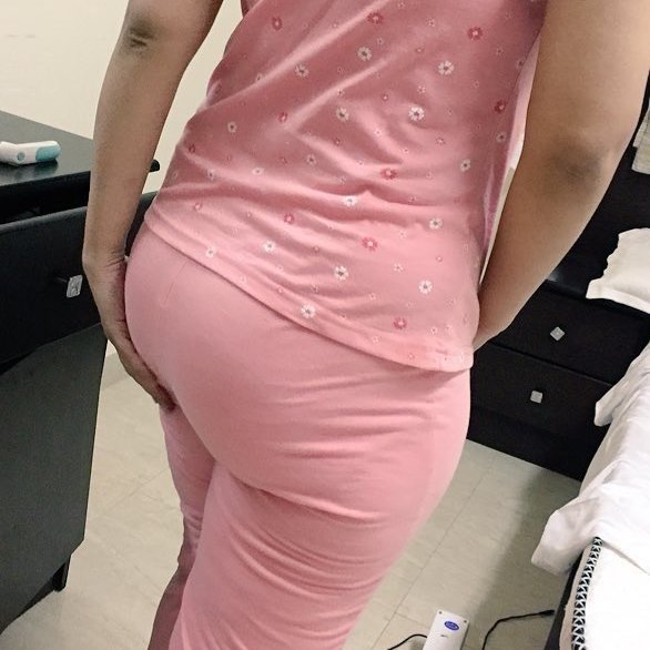 jab maa se pucha jaye ki ajj kanha logi to wo aise ishara karti hai | Scrolller