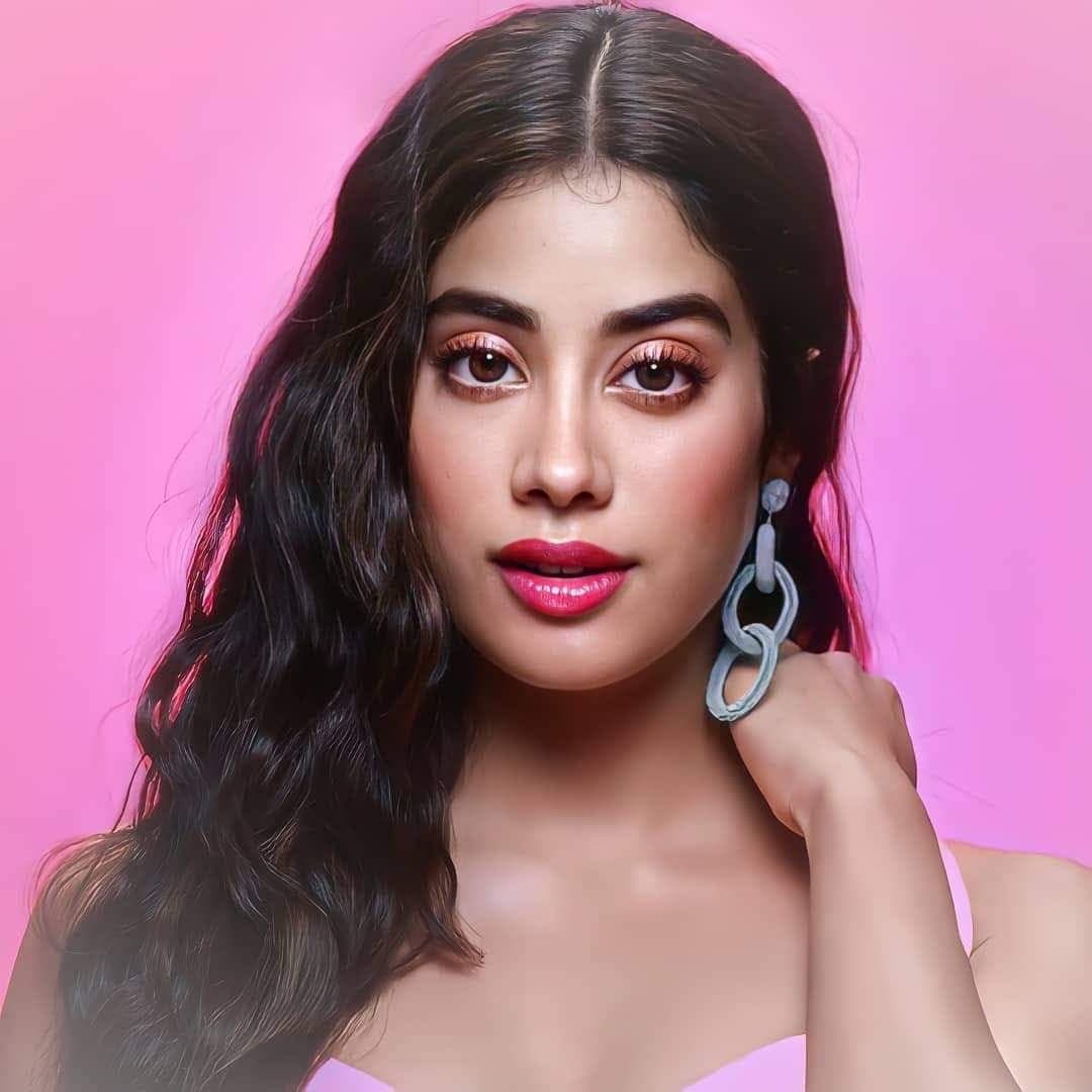 Janhvi kapoor | Scrolller
