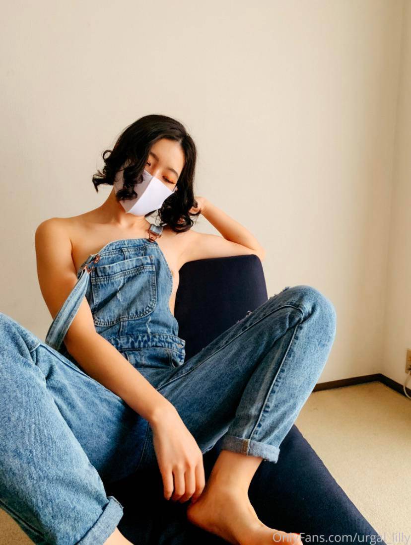 A Japanese girl in suburb🇯🇵🌿 Lets fuck in forest? | Scrolller