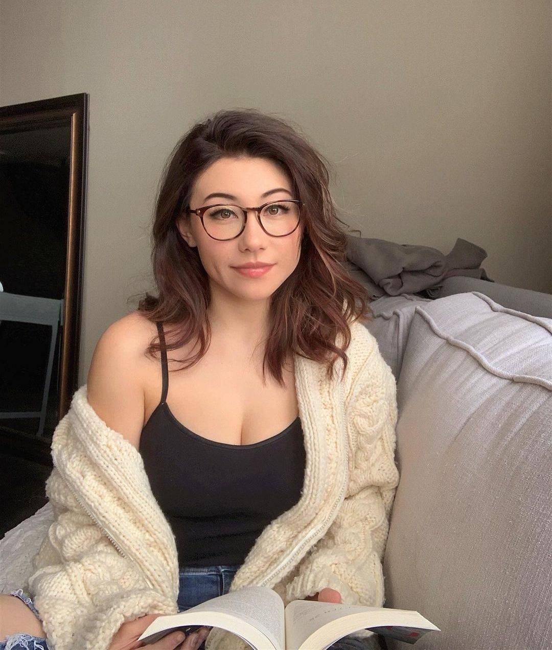 Japanese / German | Scrolller