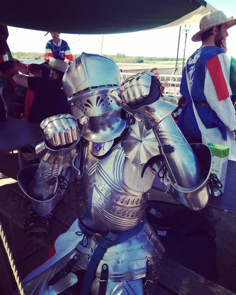 Japanese girl making a cute pose in armor | Scrolller