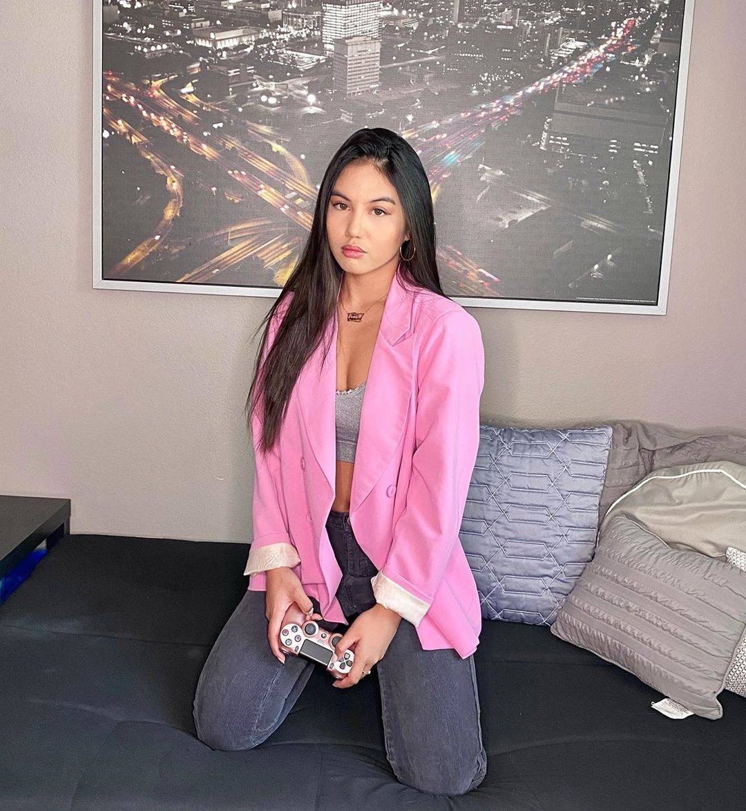 Jayka Noelle | Scrolller