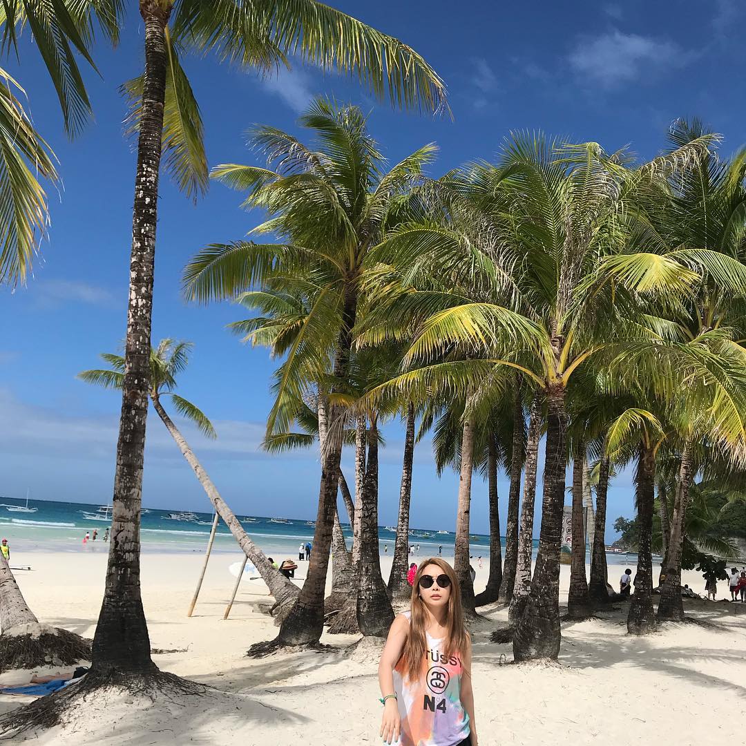 JeA Instagram update in Boracay (190124) | Scrolller