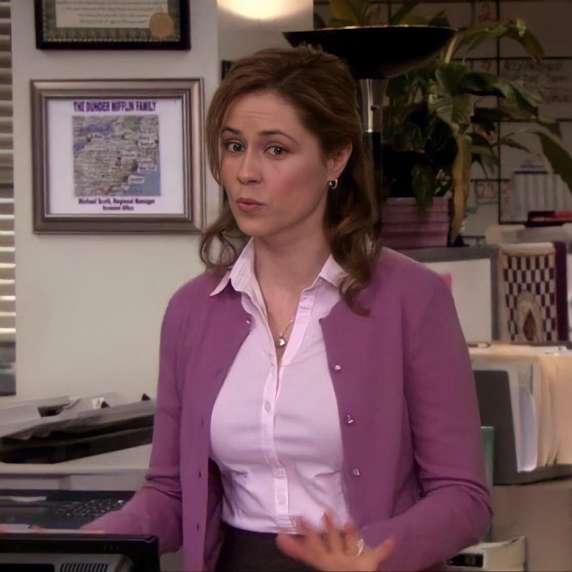 Jenna Fischer's strained buttons | Scrolller