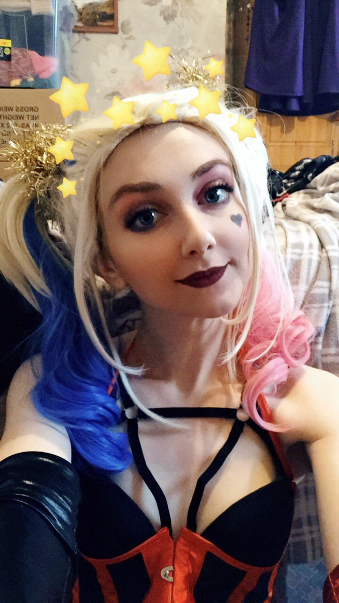 Jennie (Visualsounds1) in Harley Quinn cosplay | Scrolller