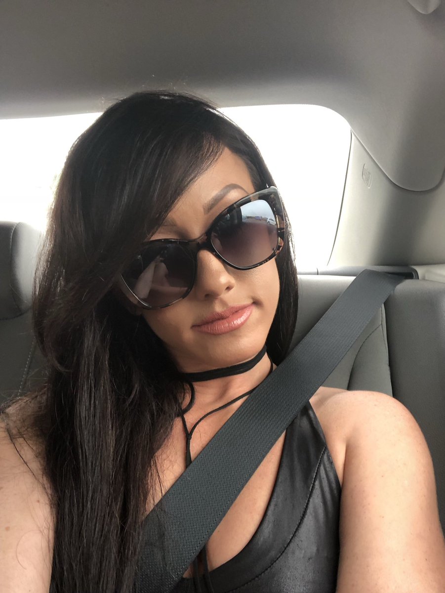 Jennifer White - Style | Scrolller