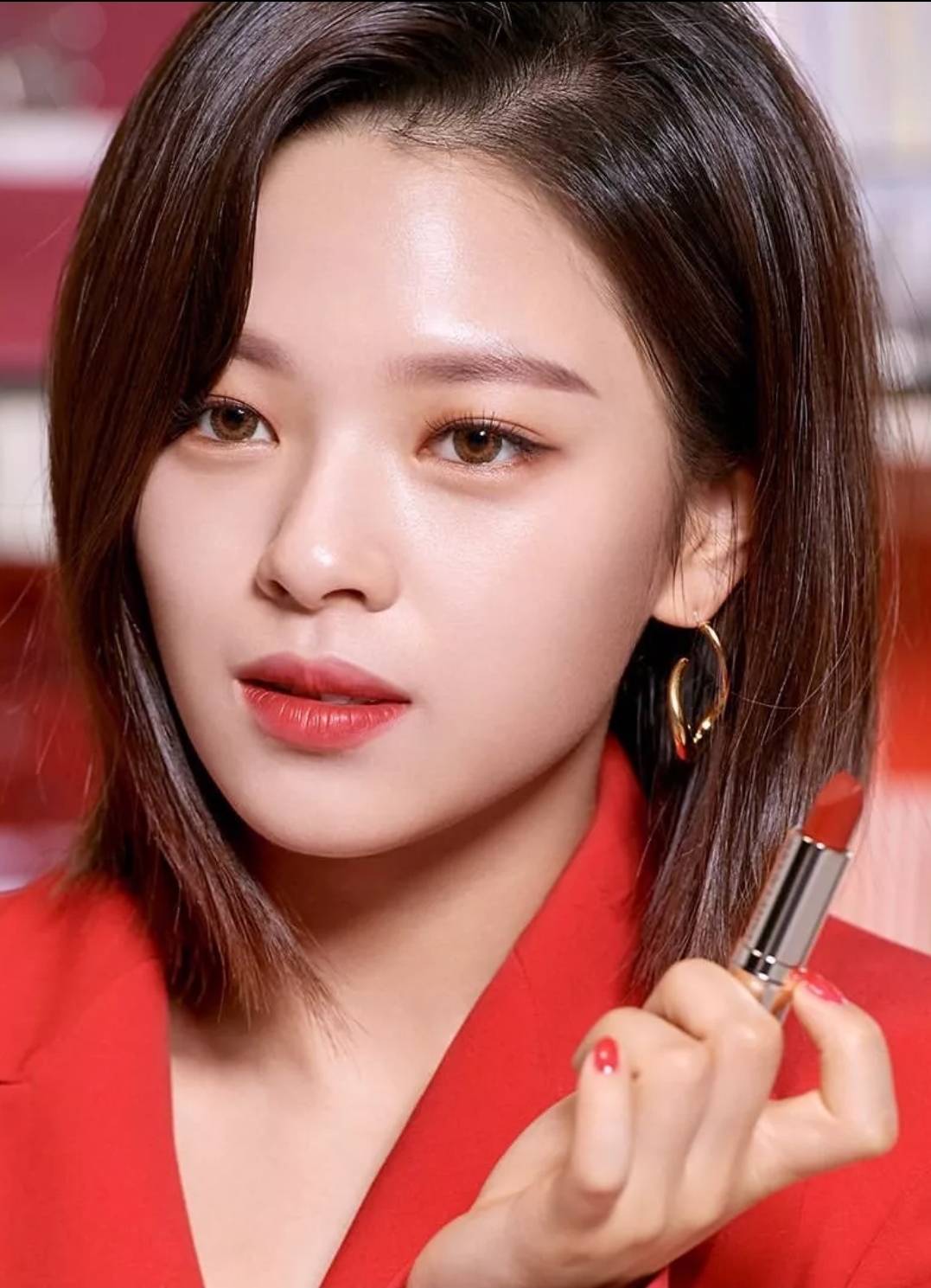 Jeongyeon - red suit jacket, lipstick | Scrolller
