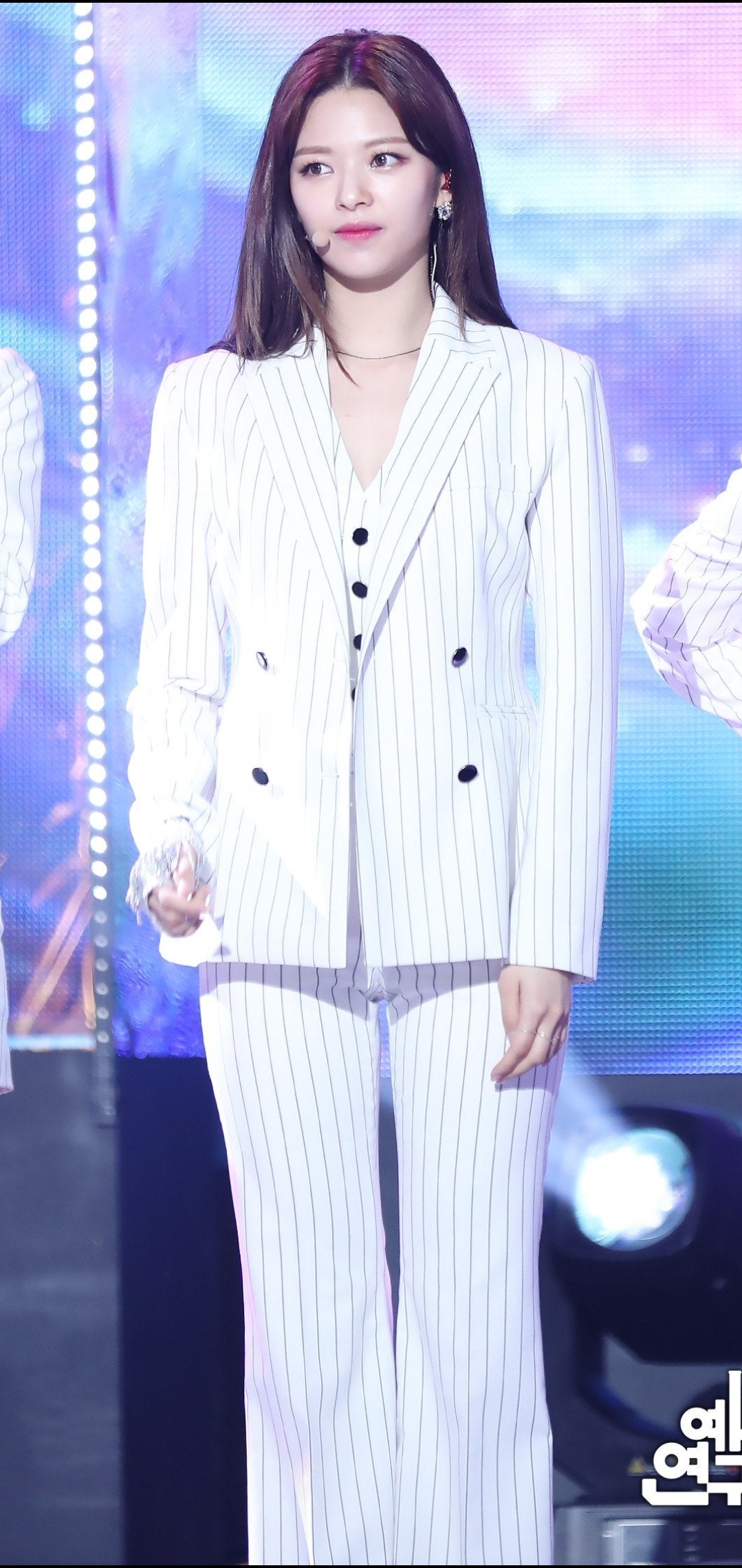 Jeongyeon - white striped pants, suit jacket | Scrolller