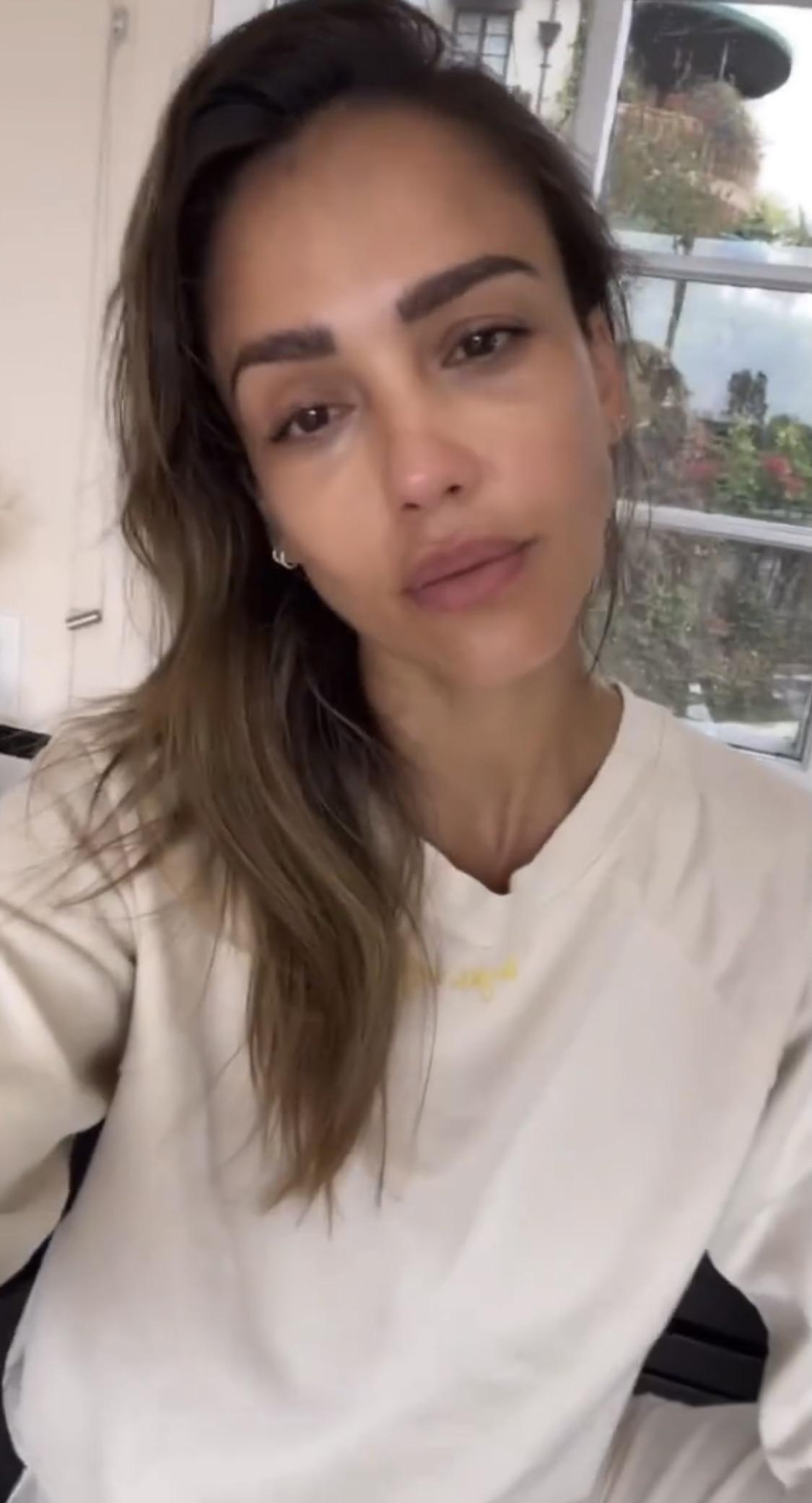 Jessica Alba with no makeup is incredibly fuckable | Scrolller
