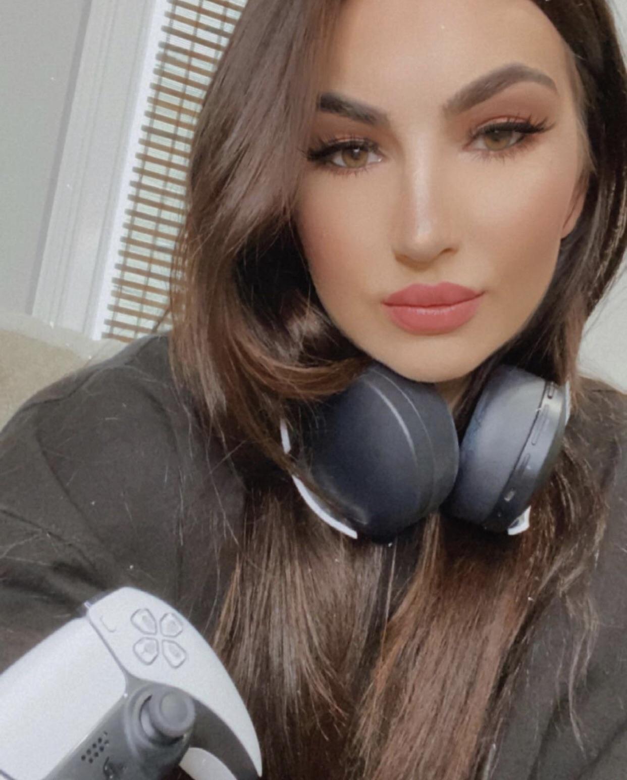 Jessica McKay | Scrolller