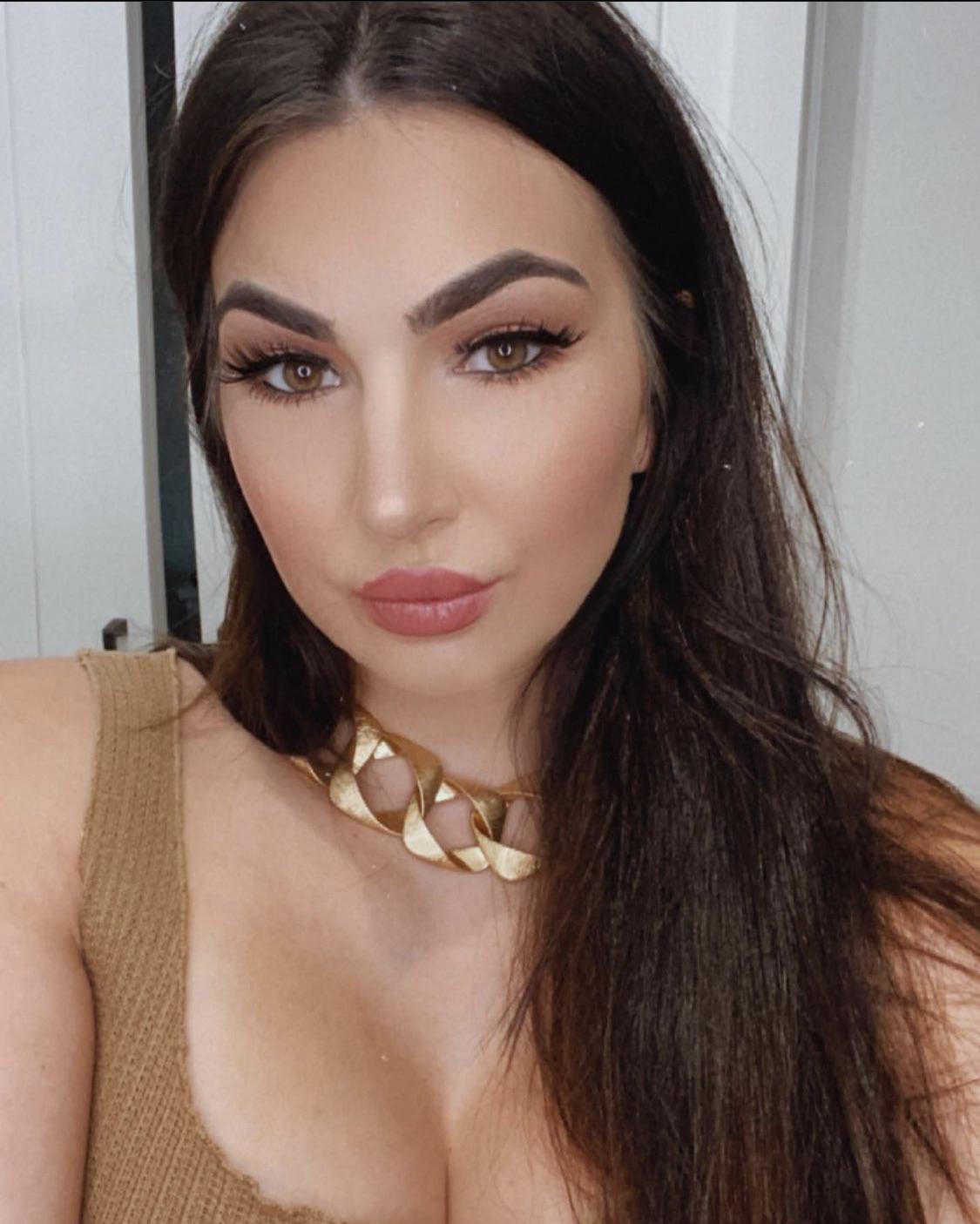 Jessica McKay | Scrolller