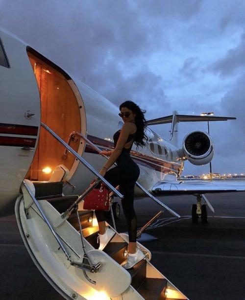 Jet Girl | Scrolller