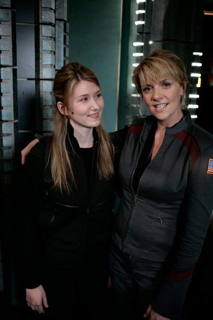 Jewel admiring Amanda Tapping | Scrolller