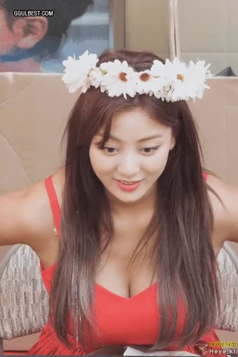 Jihyo - red dress, white flower crown, fan sign event | Scrolller