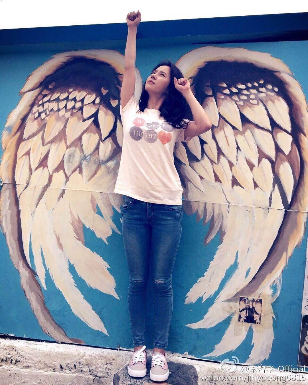 Jihyo wings! | Scrolller