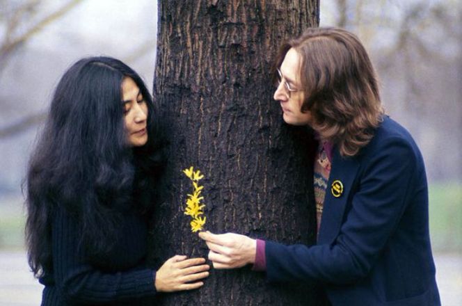 John Lennon & Yoko Ono in Central Park, 1973 | Scrolller