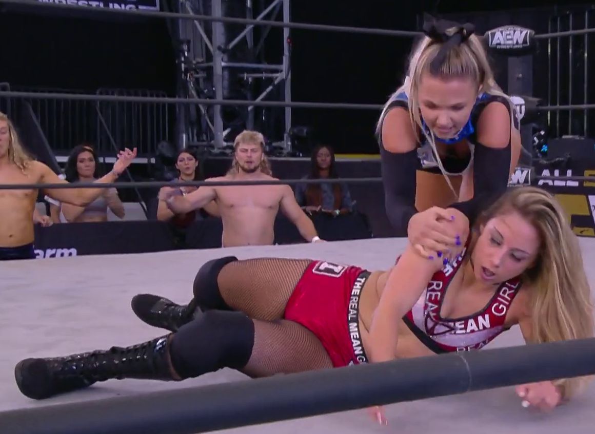 Julia Hart | Scrolller