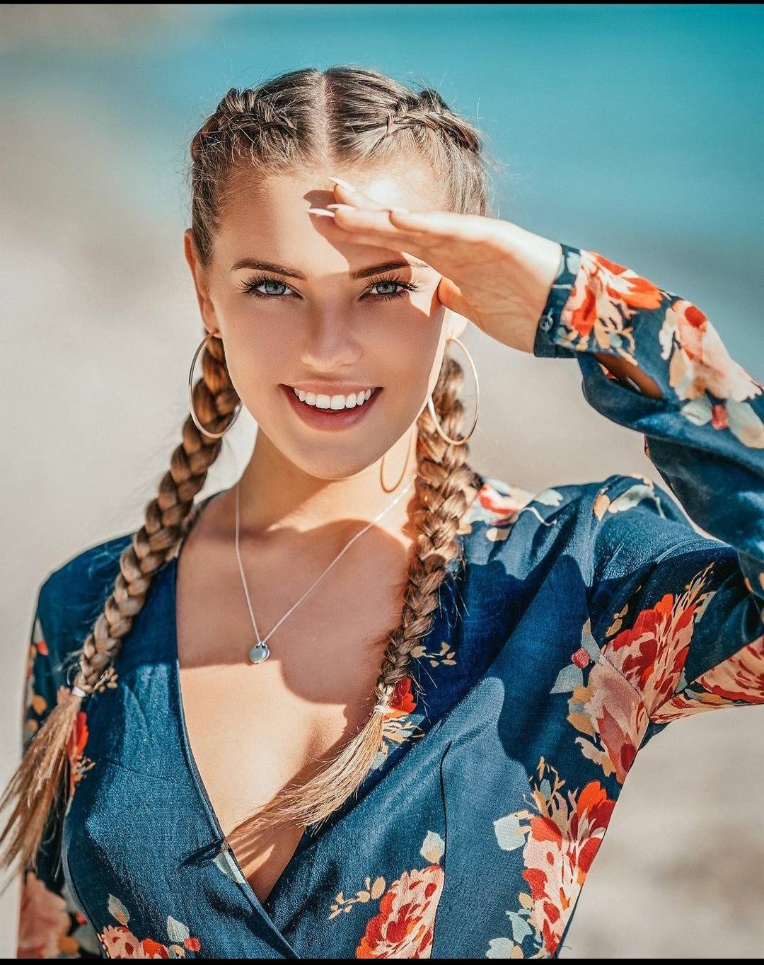 Julia Nowak (irtr) | Scrolller