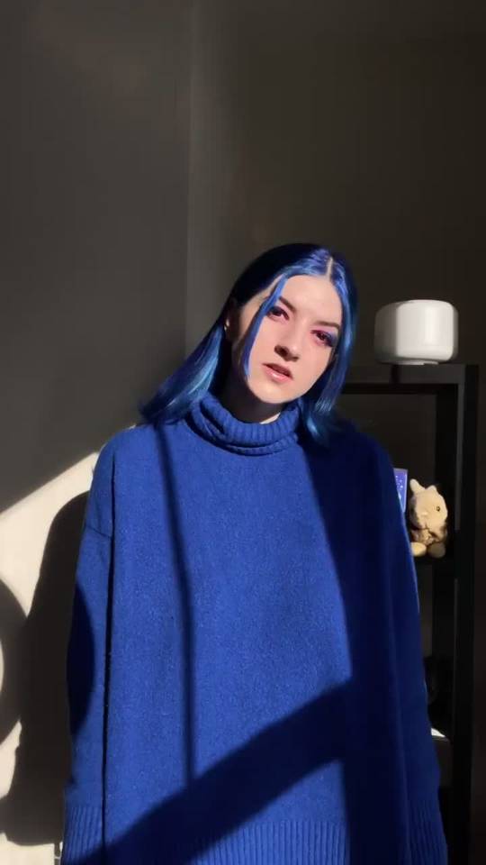 jump reveal in my blue set 💙 | Scrolller