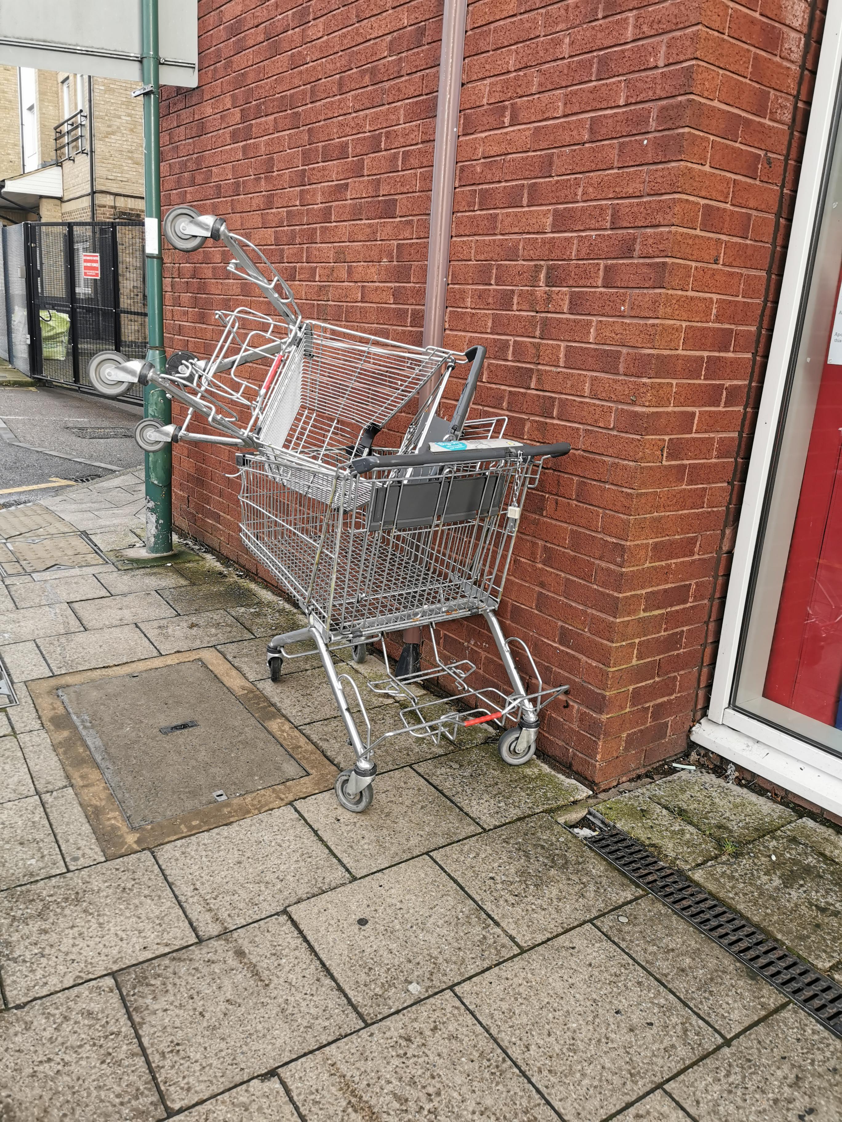 Just a quickie behind the supermarket | Scrolller