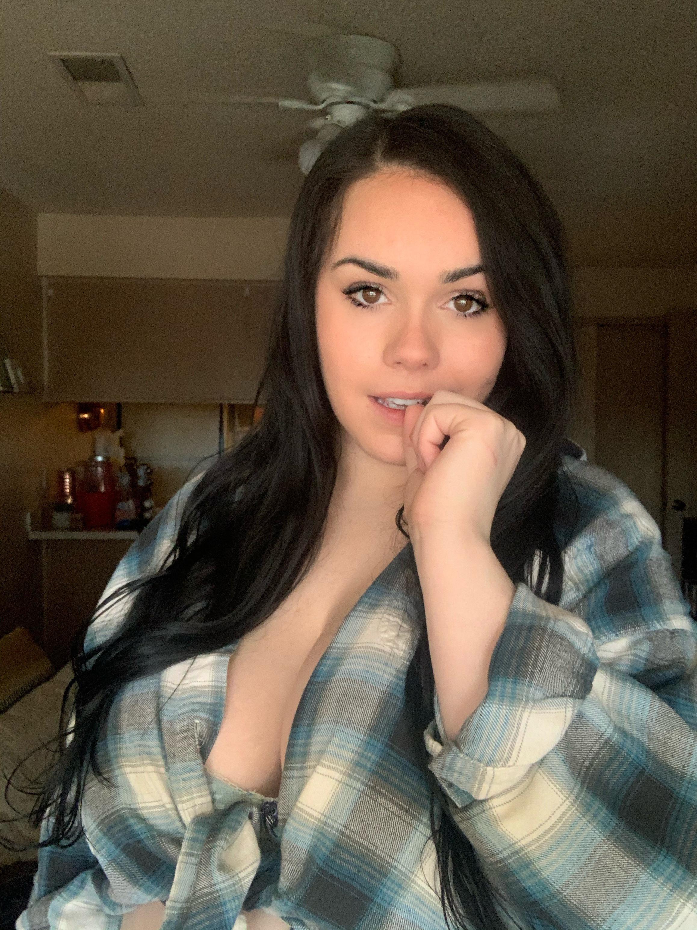 just a tiny peek 👀😉 | Scrolller