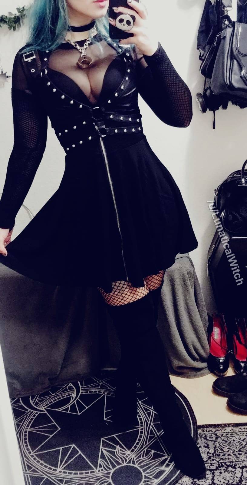 Just chillin' ~~ | Scrolller