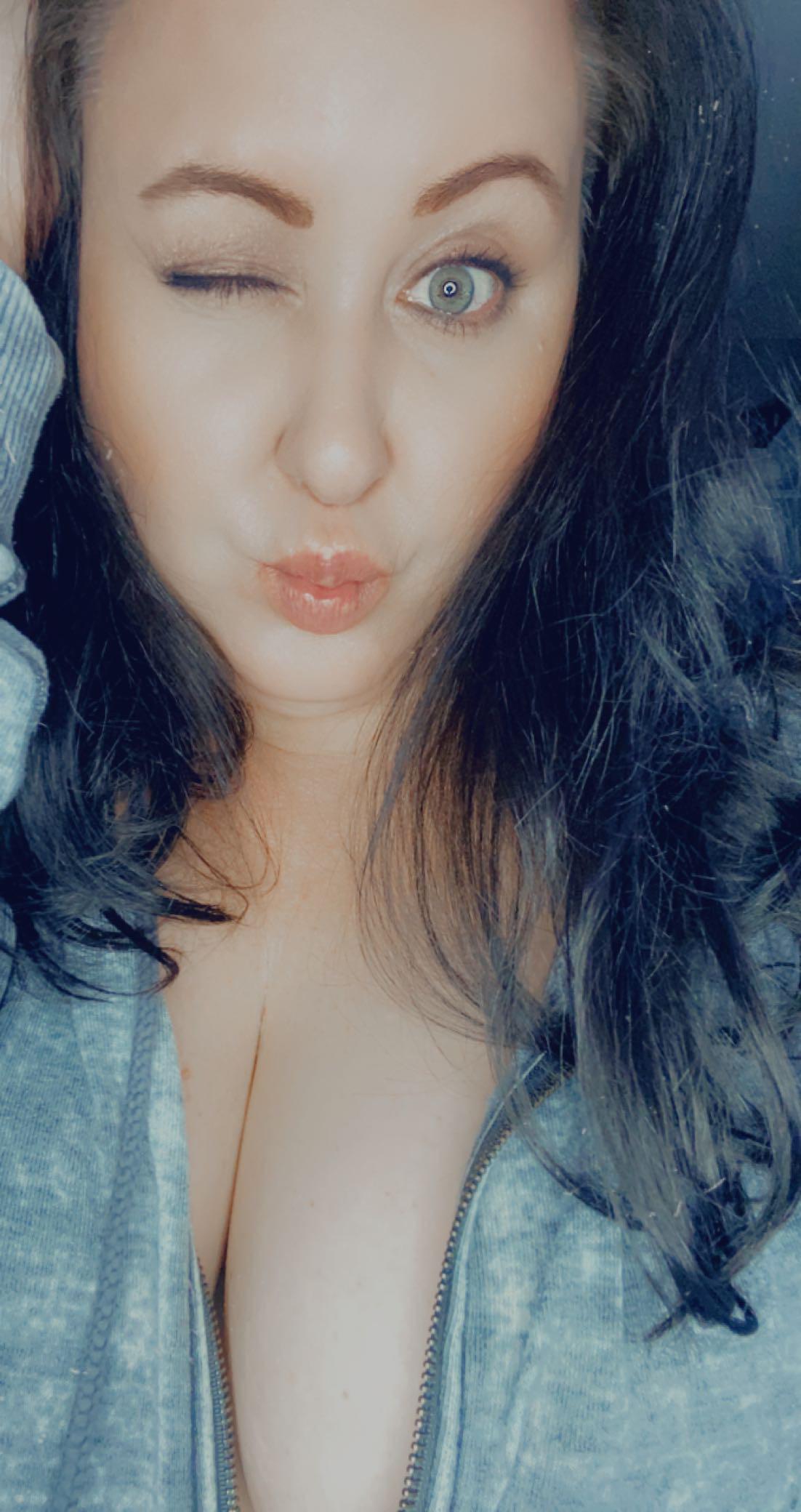 Just chillin | Scrolller