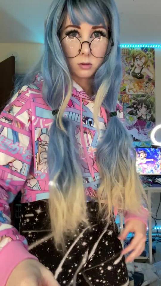 Just doing some chores and decorating my place but here’s a quickie~ | Scrolller