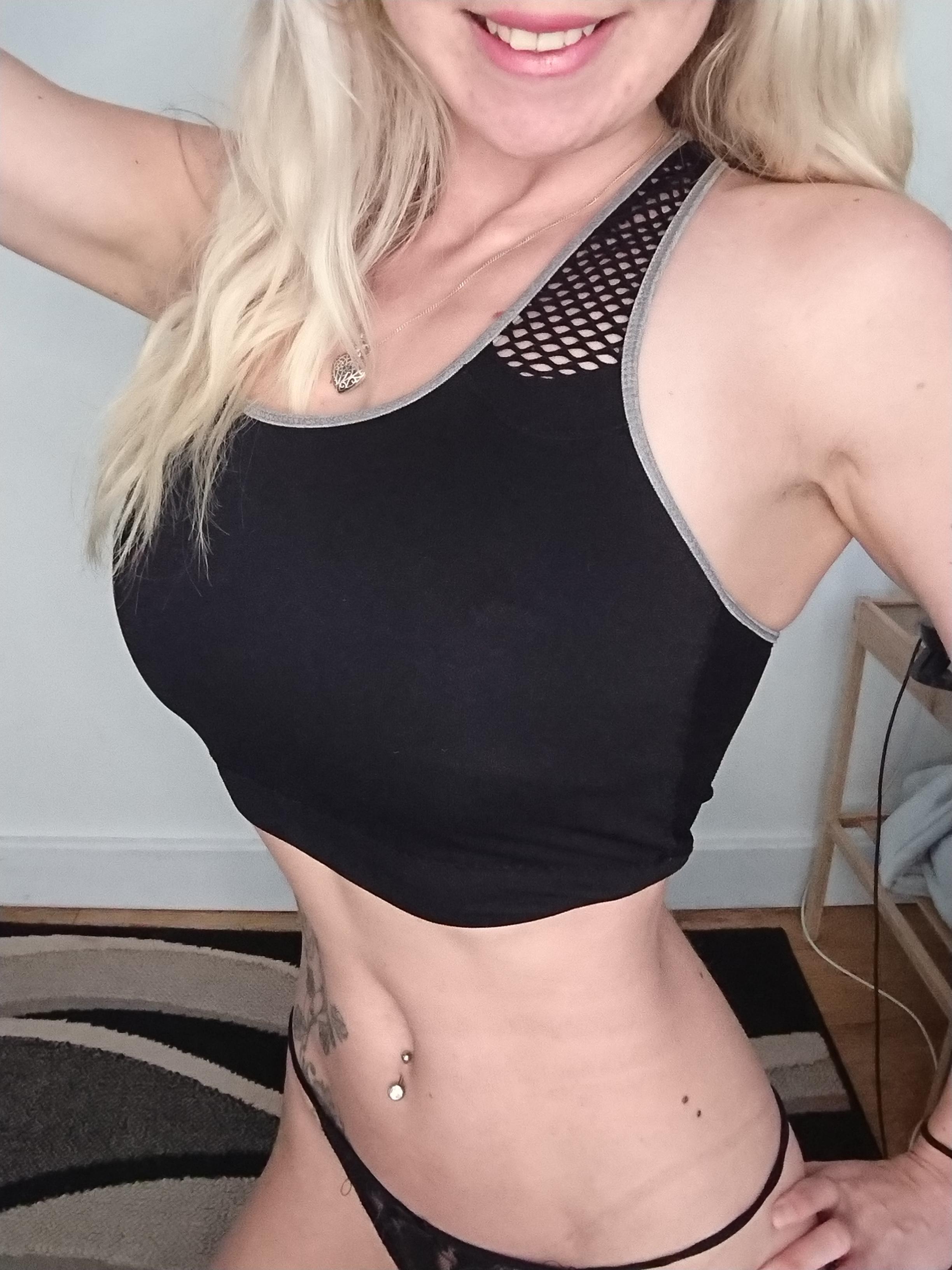 Just getting back into a workout routine so I can be a fit girl again! Any tips? 😘 | Scrolller