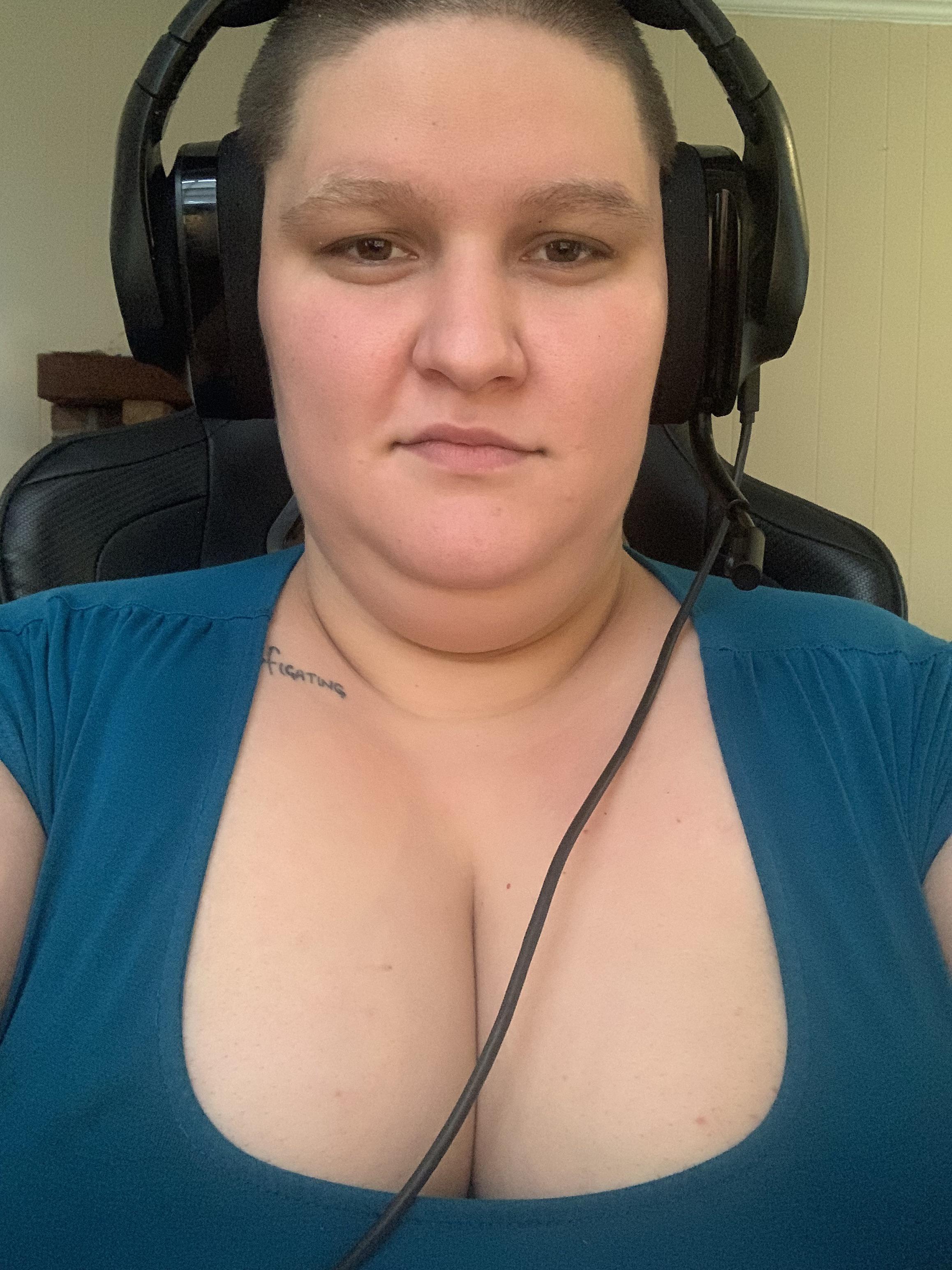 Just hanging out😉 | Scrolller