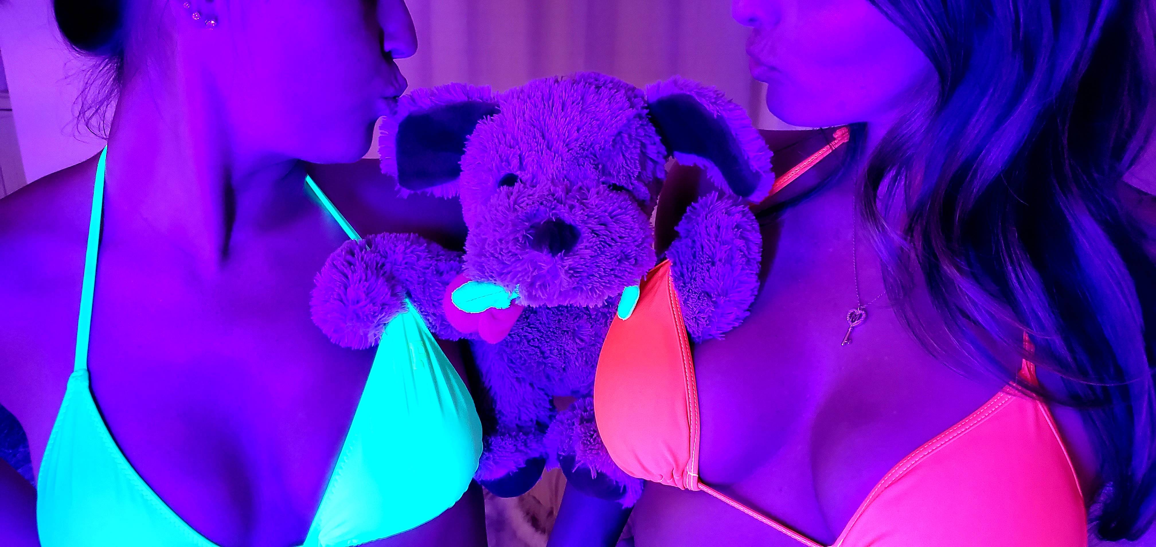 Some glow fun with friends | Scrolller