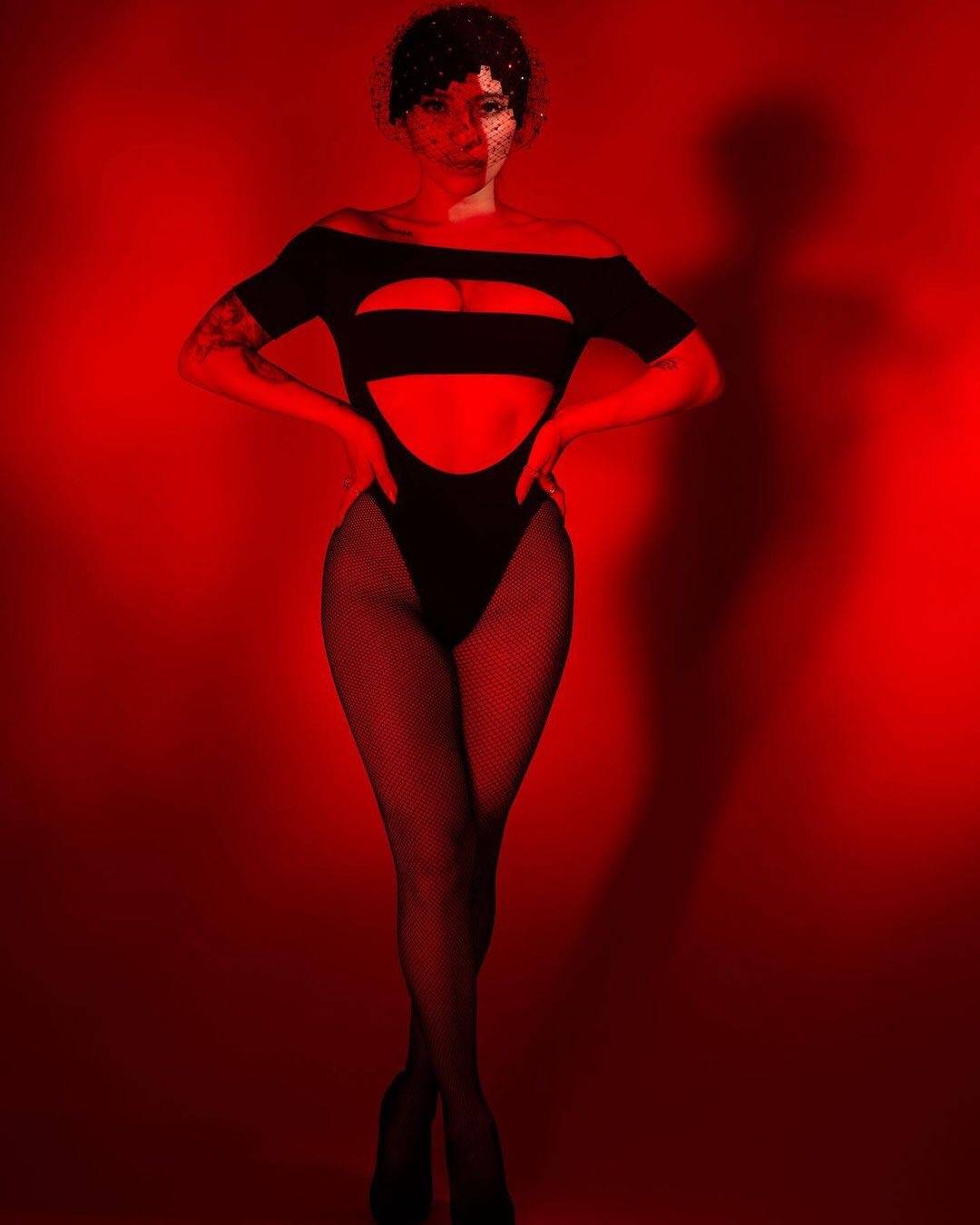 Just LOOK at those HIPS | Scrolller