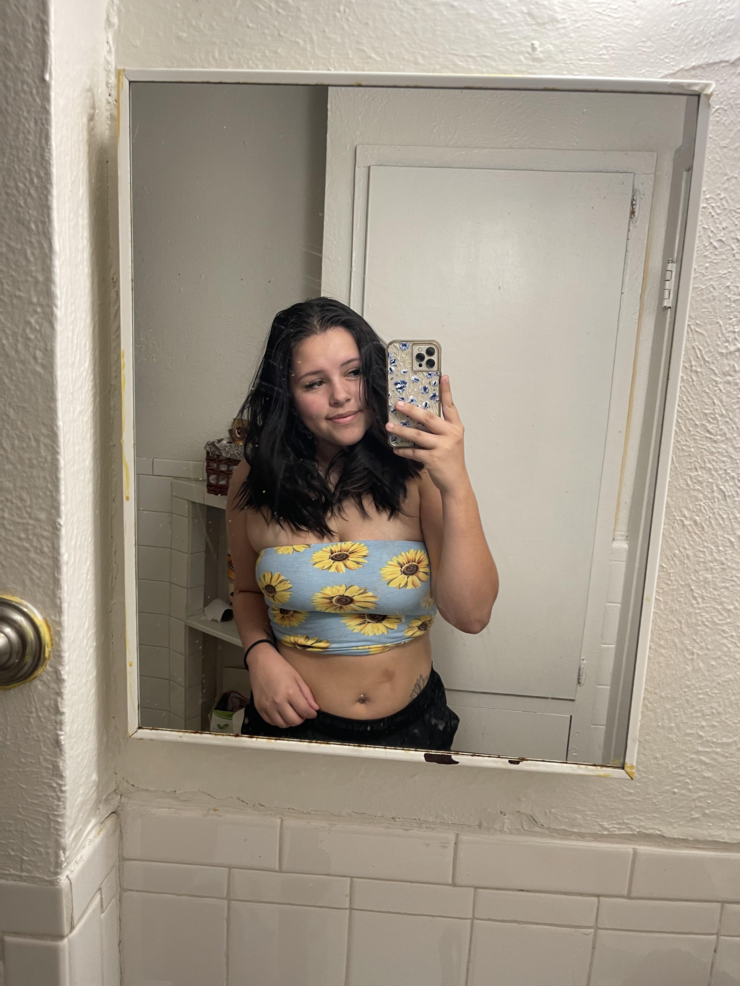 just one of my fav crop tops :) f18 | Scrolller