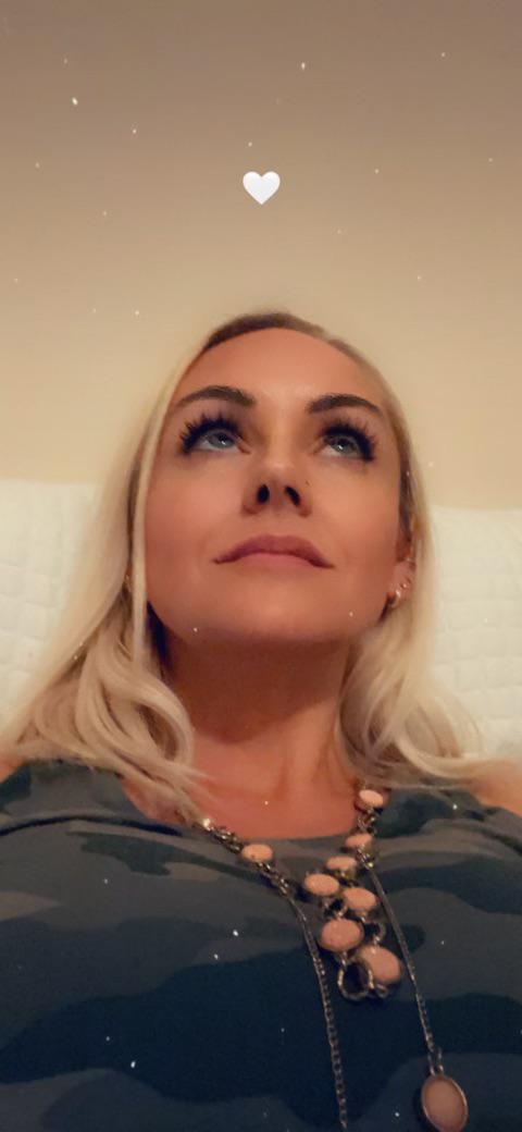 Relaxing [f]42 | Scrolller