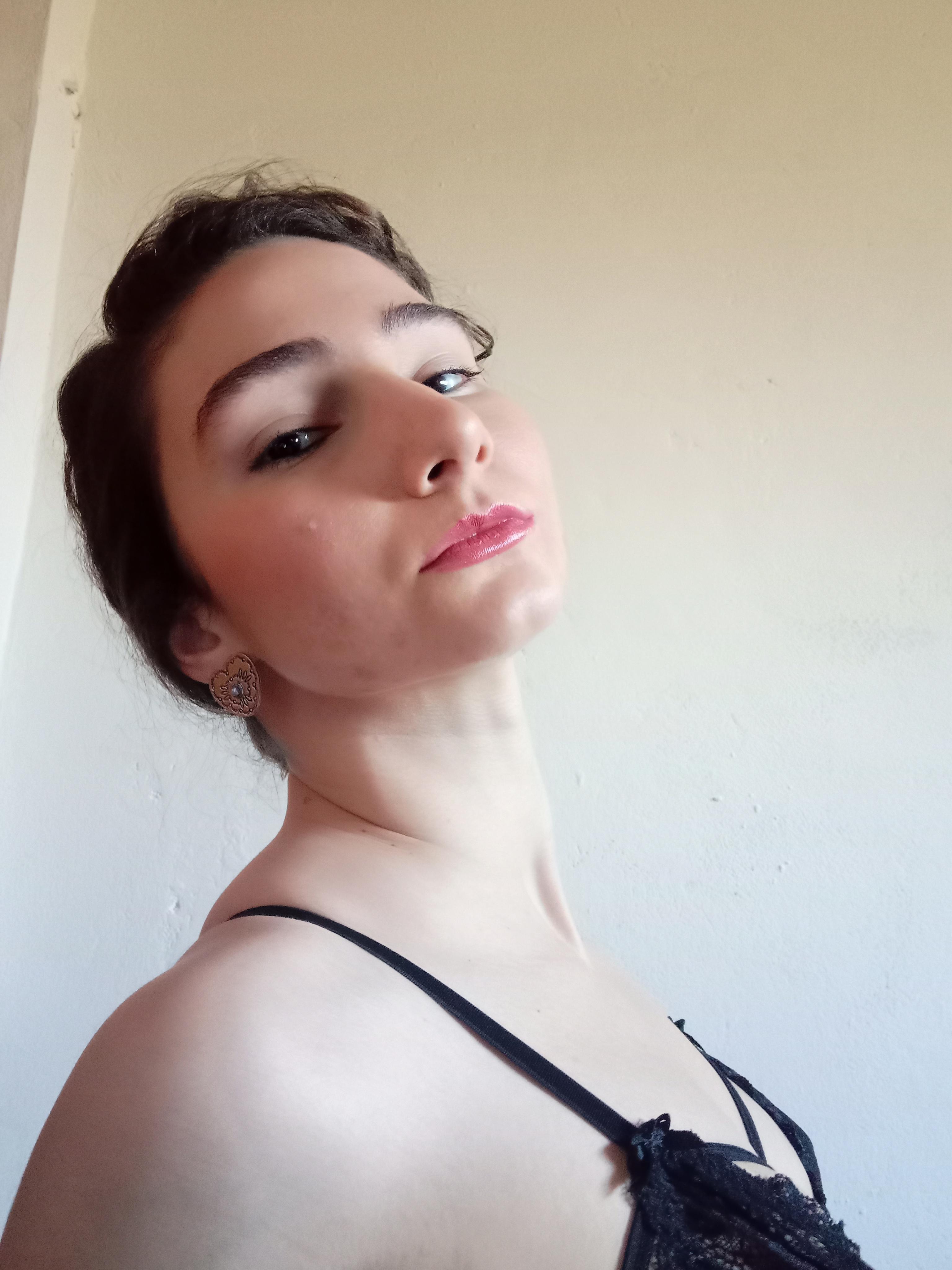 just sneaking around wondering if there's a single worth slave | Scrolller