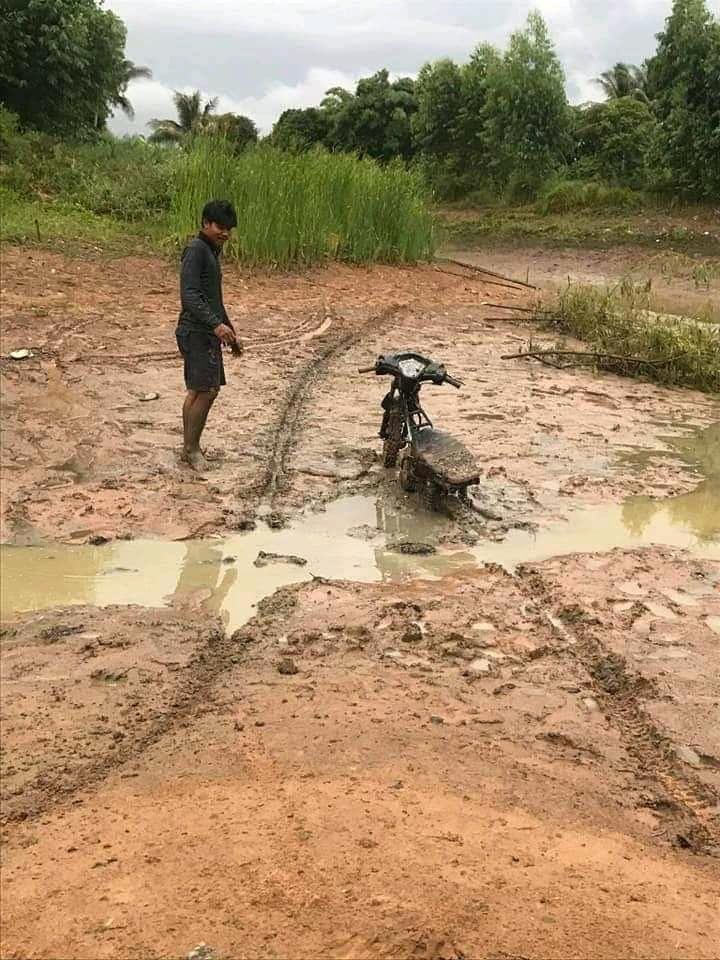 Just wheely dipping in mud | Scrolller