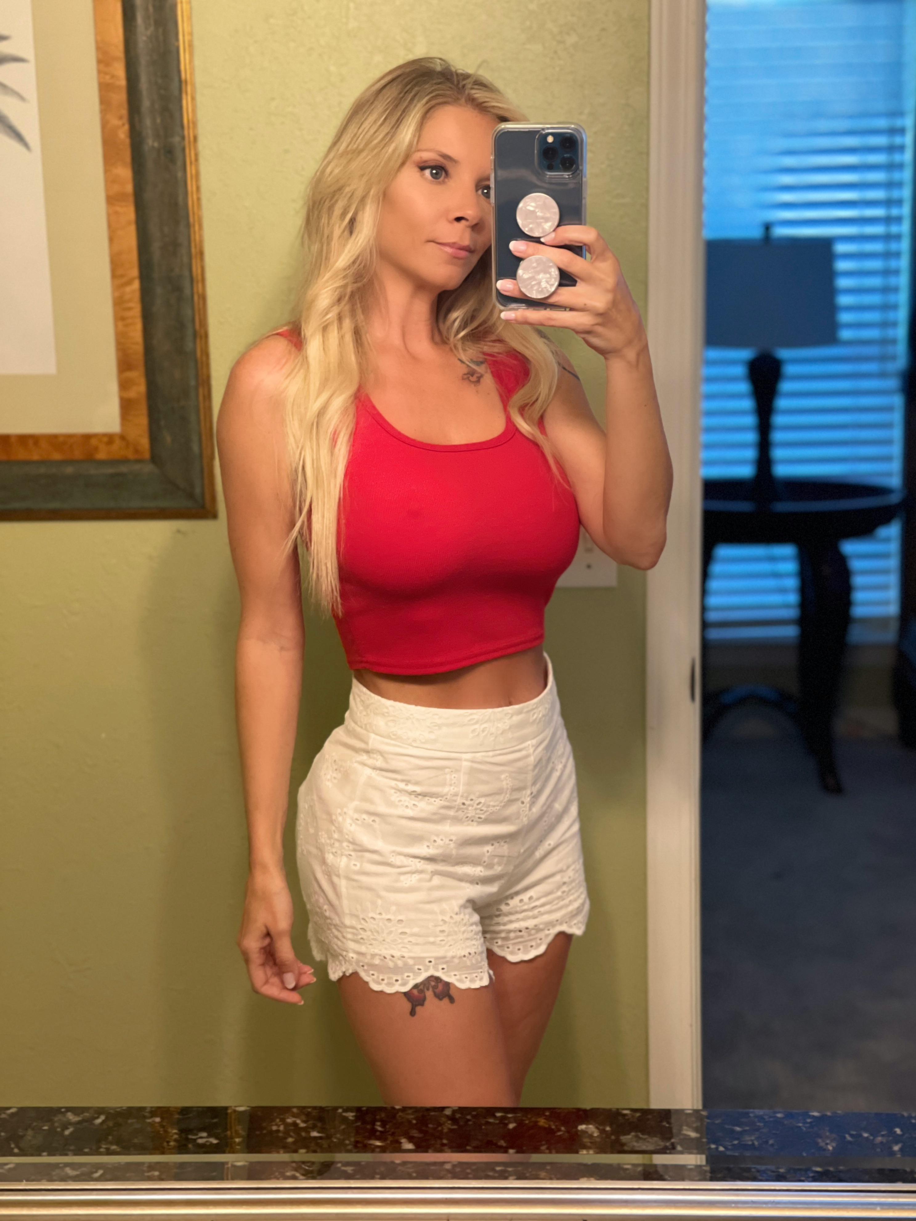 Just your average milf in a sweet disguise 36[f] | Scrolller