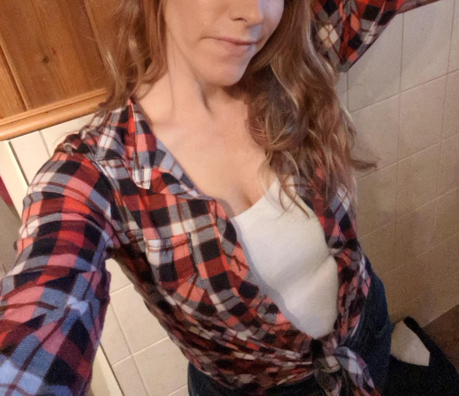 Just your average next door neighbor Mom.... | Scrolller