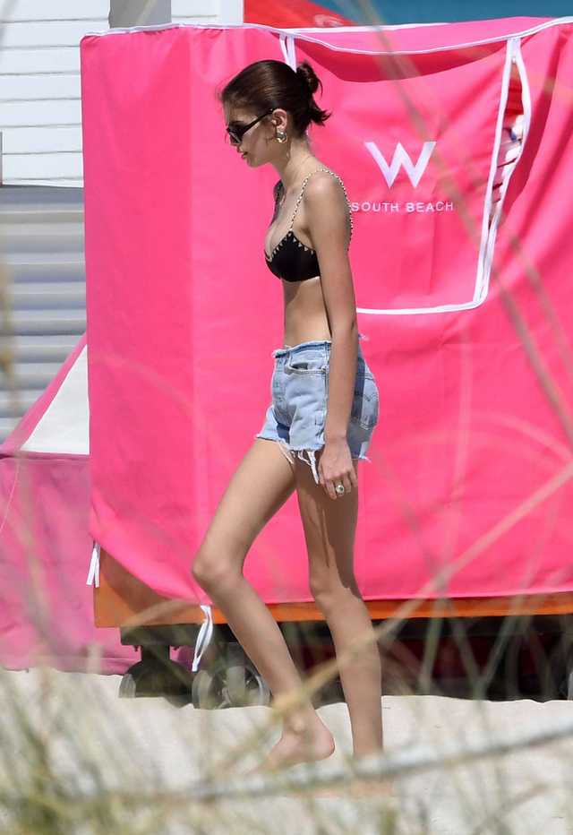 Kaia in cuttofs | Scrolller