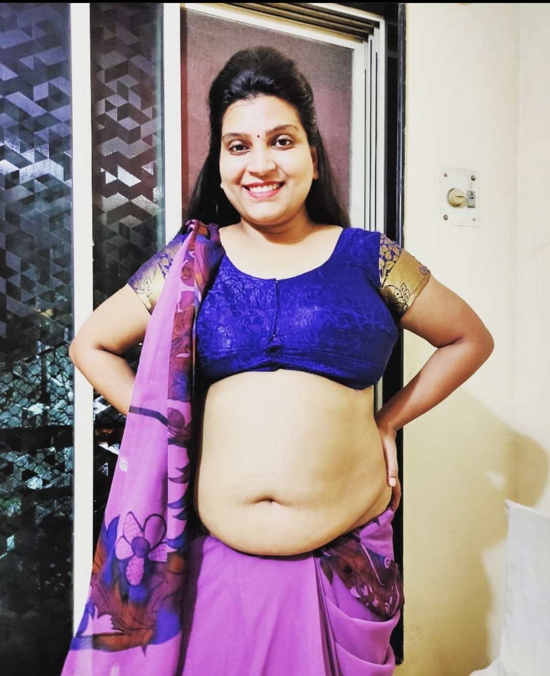 Kaisi lagi mom? Comment pe batao dosto! | Scrolller