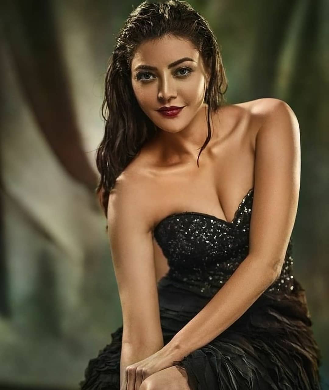 Kajal Agarwal smoking hot in strapless | Scrolller