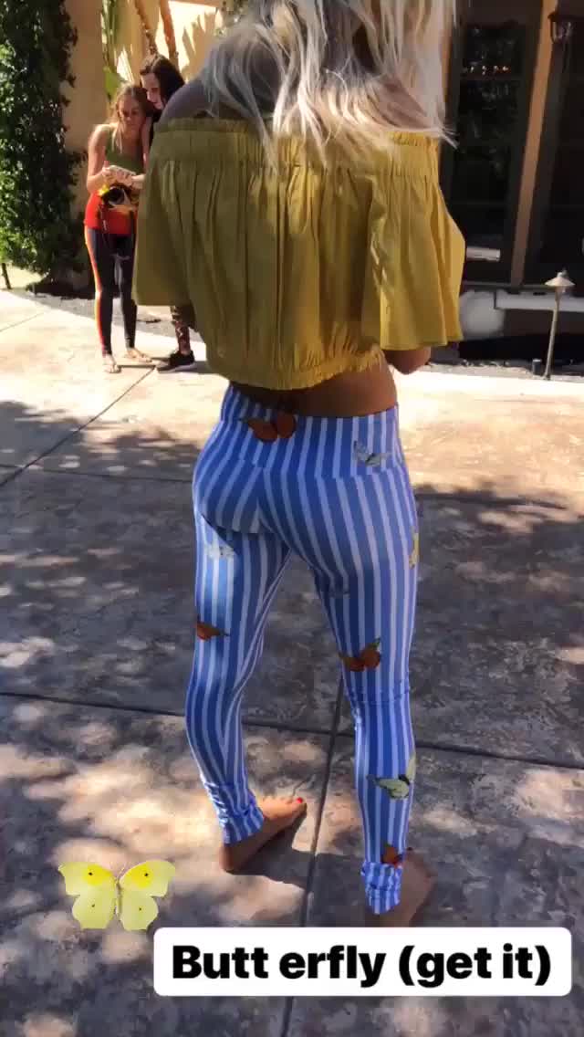 Kaley Cuoco’s butt | Scrolller