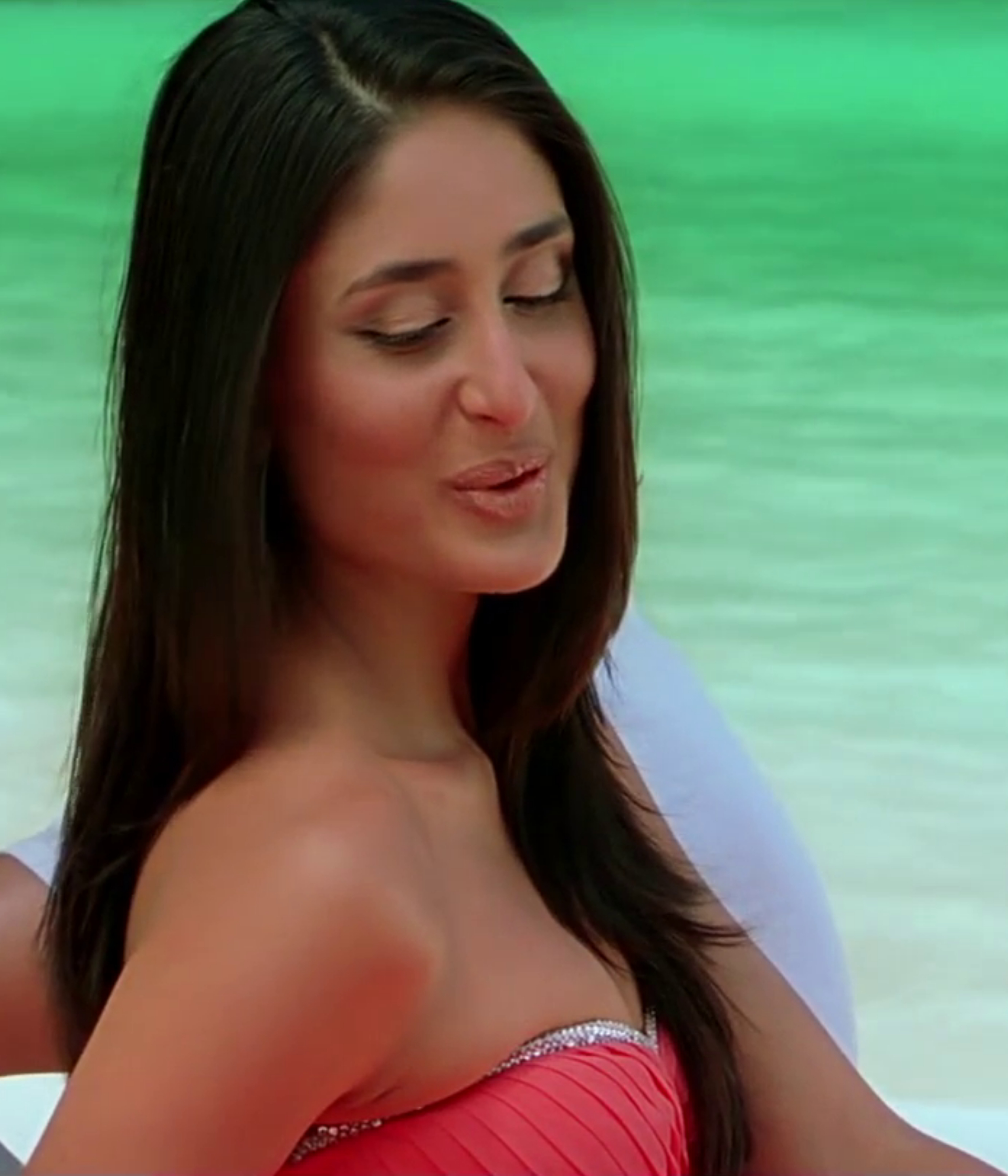 Kareena | Scrolller